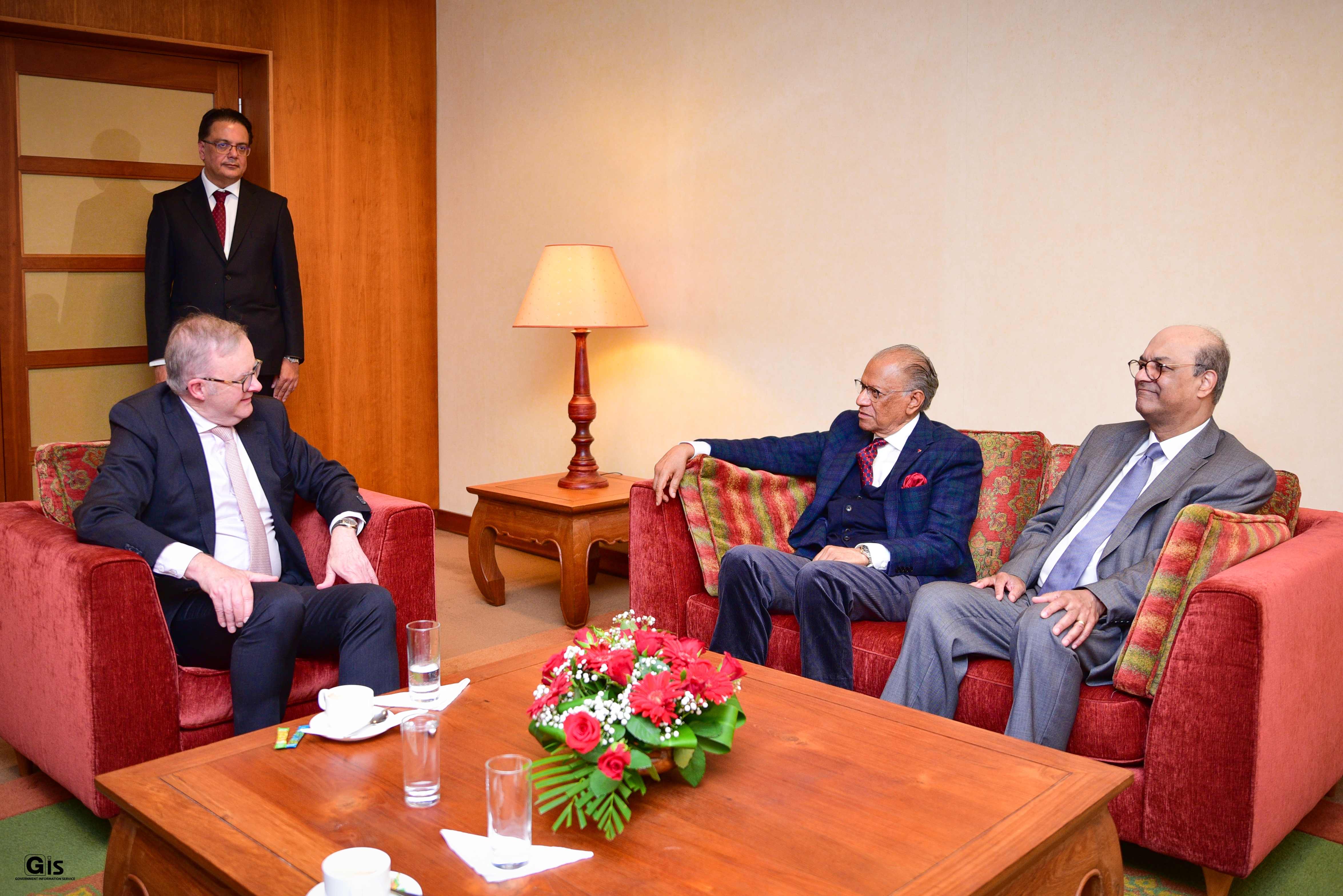 Prime Minister Ramgoolam meets his Australian counterpart